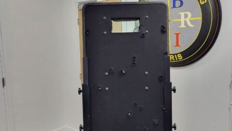 Bouclier balistique utilisé par la police de la BRI